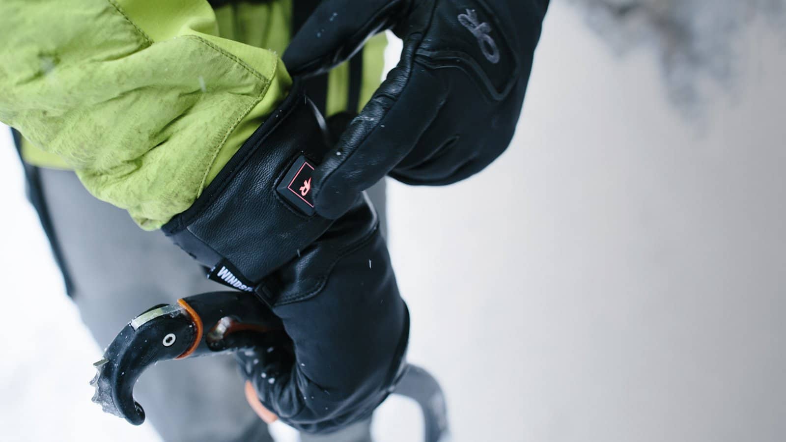 5 Best Ice Climbing Gloves Reviewed in Detail (Winter 2025)