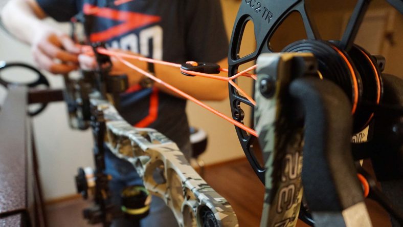 How to String a Compound Bow - Expert Guide