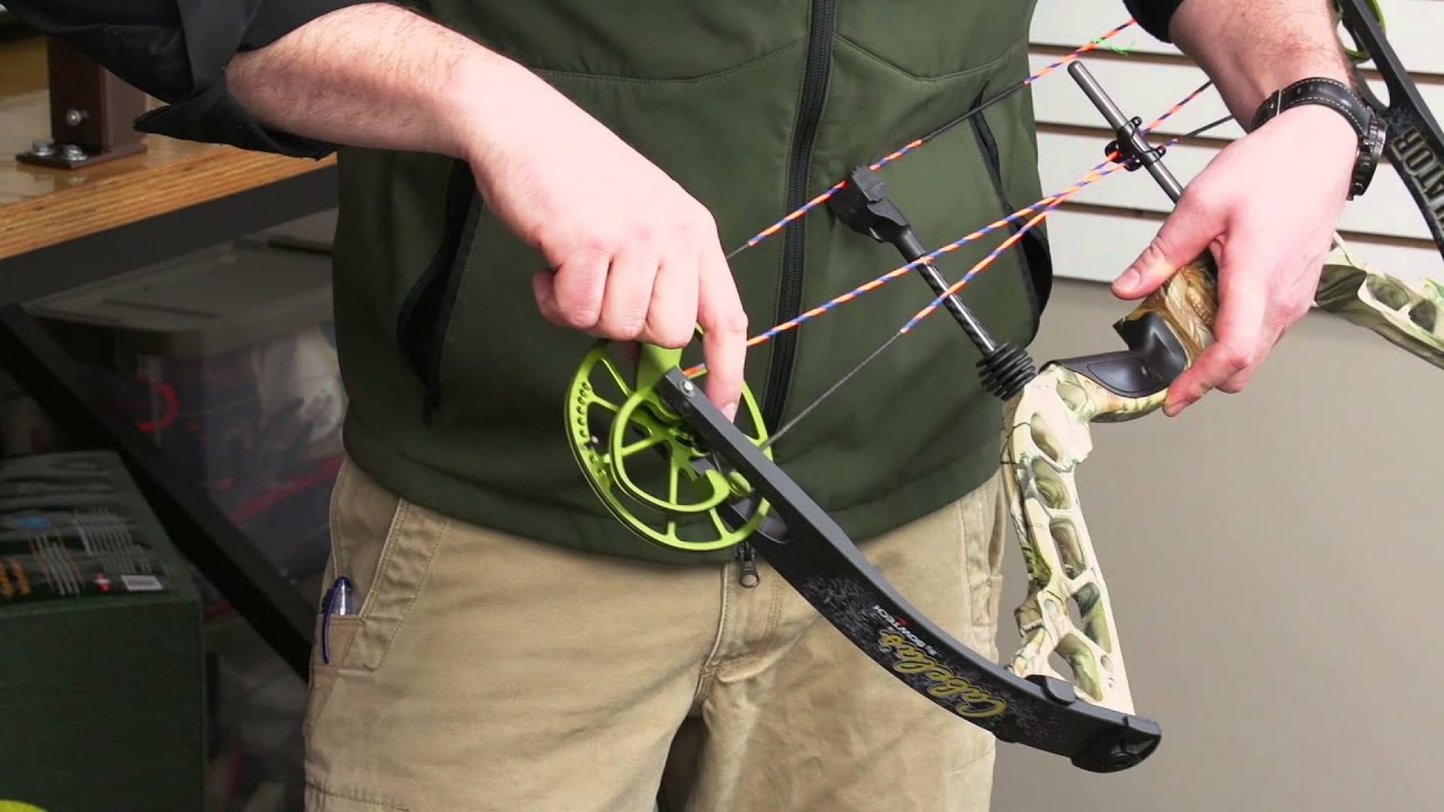 How to String a Compound Bow - Expert Guide